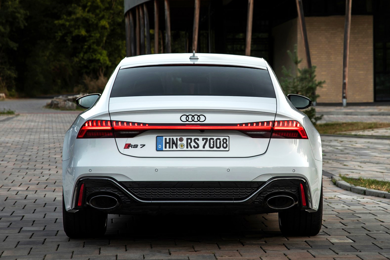 아우디 RS 7 국내 출시, 가속성능 3.5초에 최고속도는 305km/h