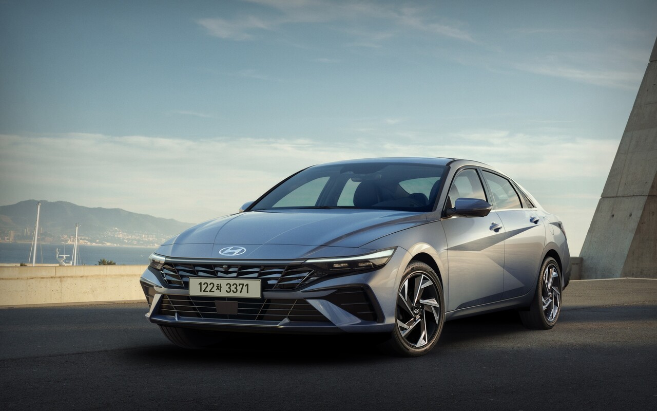 "K3 가격 말고 뭐가 있나?" 아반떼 VS K3 정면 승부, 준중형 최강자는?