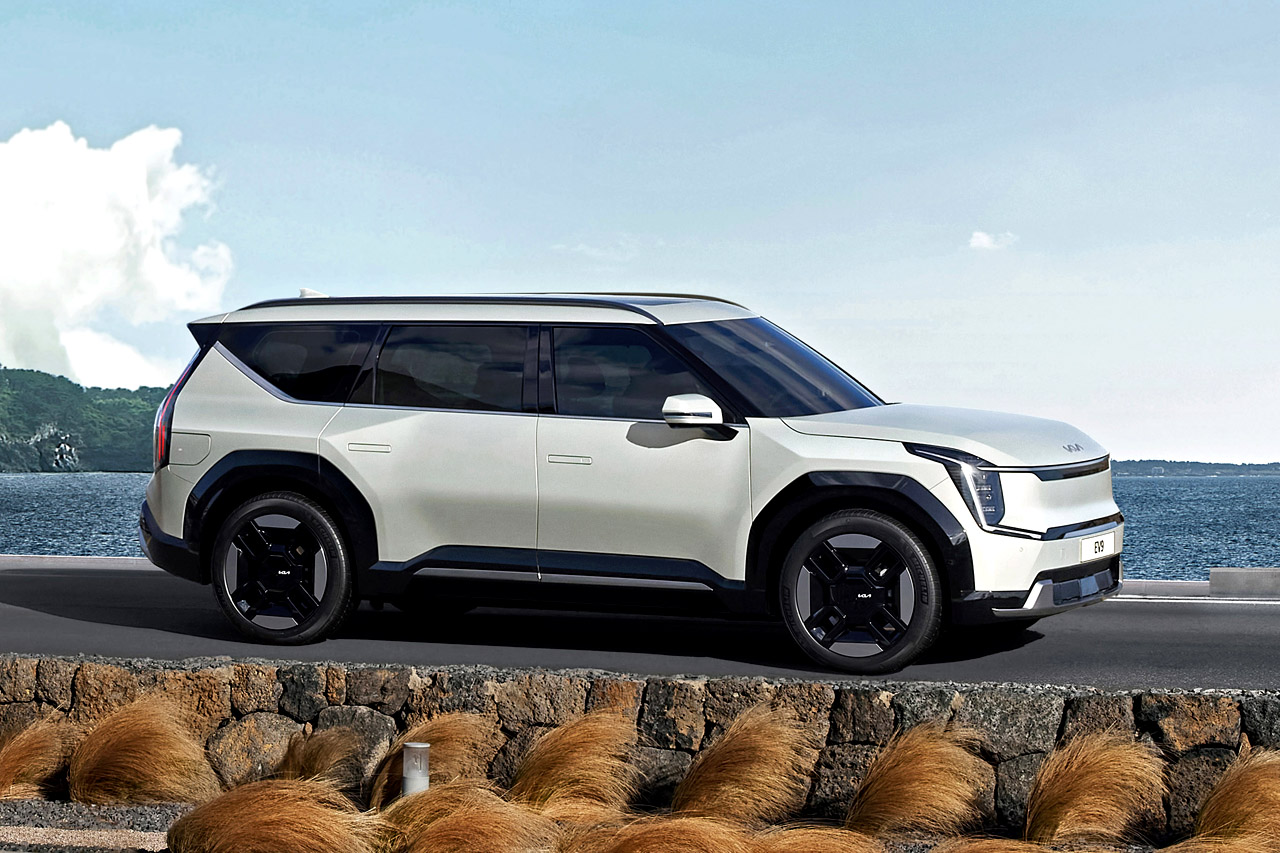 "와... 카니발 이대로 밀리나?" EV9 vs 카니발, 패밀리카 승자는 어느 쪽?