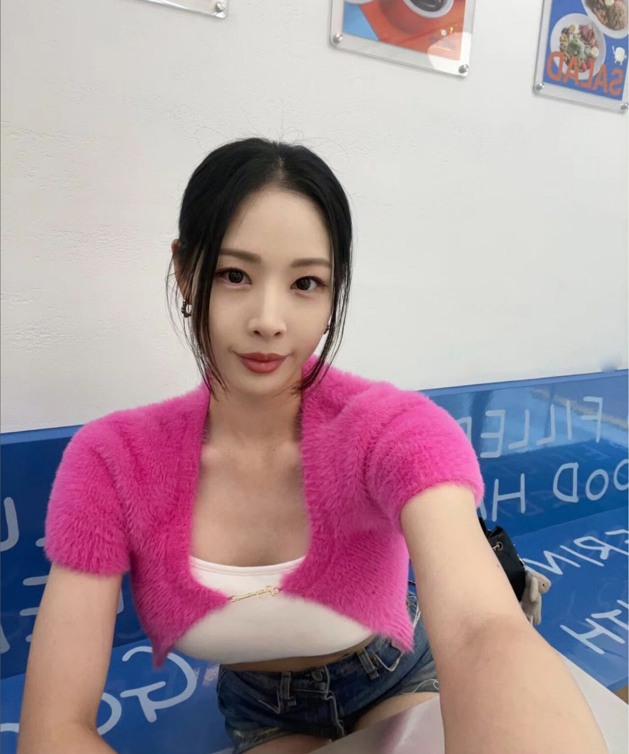 “일상이 반전 섹시” 방송인 신수지 한 뼘 브라탑 입고 반전 글래머 몸매 눈길 [룩♥스타]