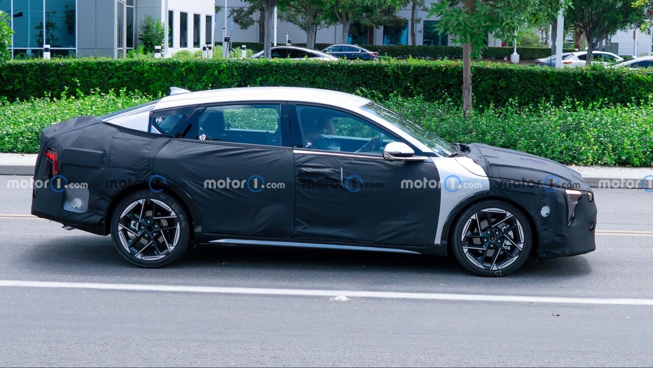 "절대 아반떼 못 이기죠"... 이름까지 바꾸는 K4, 출시 전부터 폭망 조짐