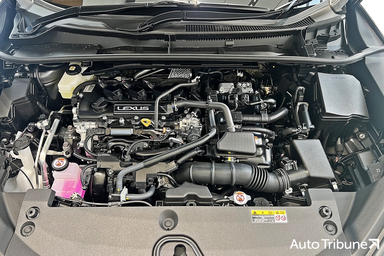 "코나보다 품질은 한 수 위".. 렉서스 최초의 소형 SUV LBX 직접 둘러보니