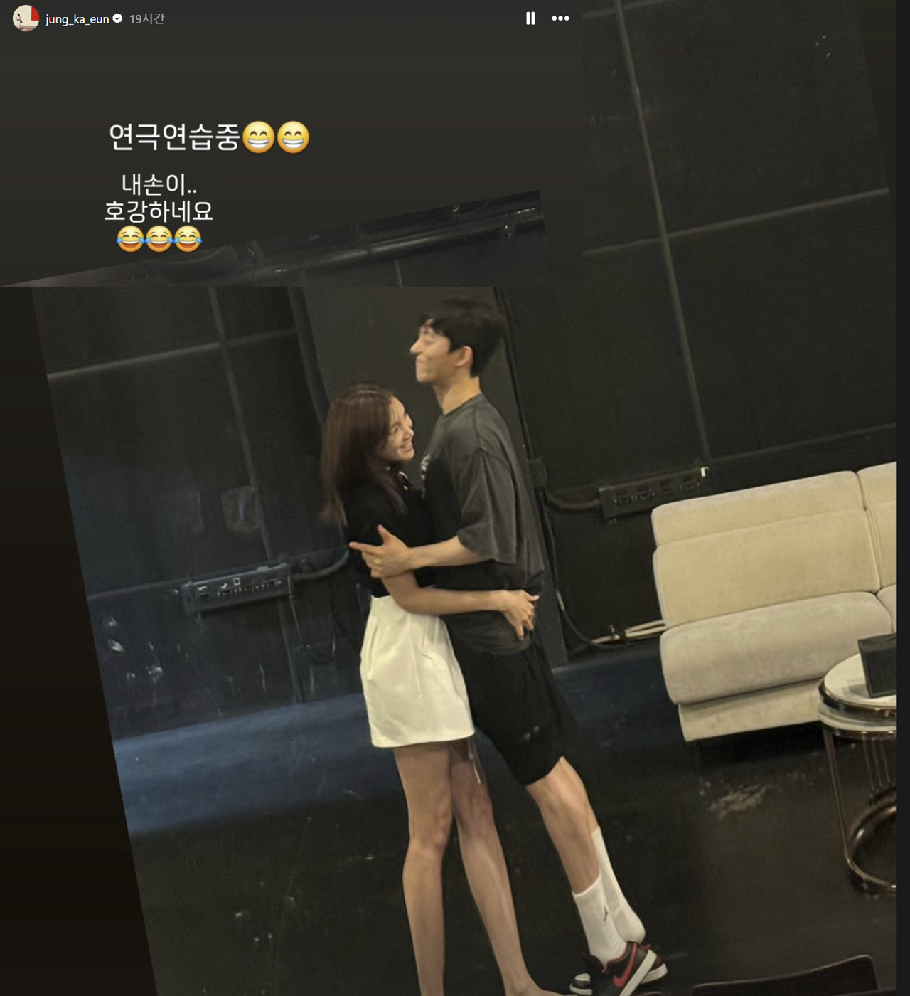 "내 손이 호강하네요"... 이혼한 정가은, 男 배우 엉덩이 터치에 심상치 않은 네티즌 반응?