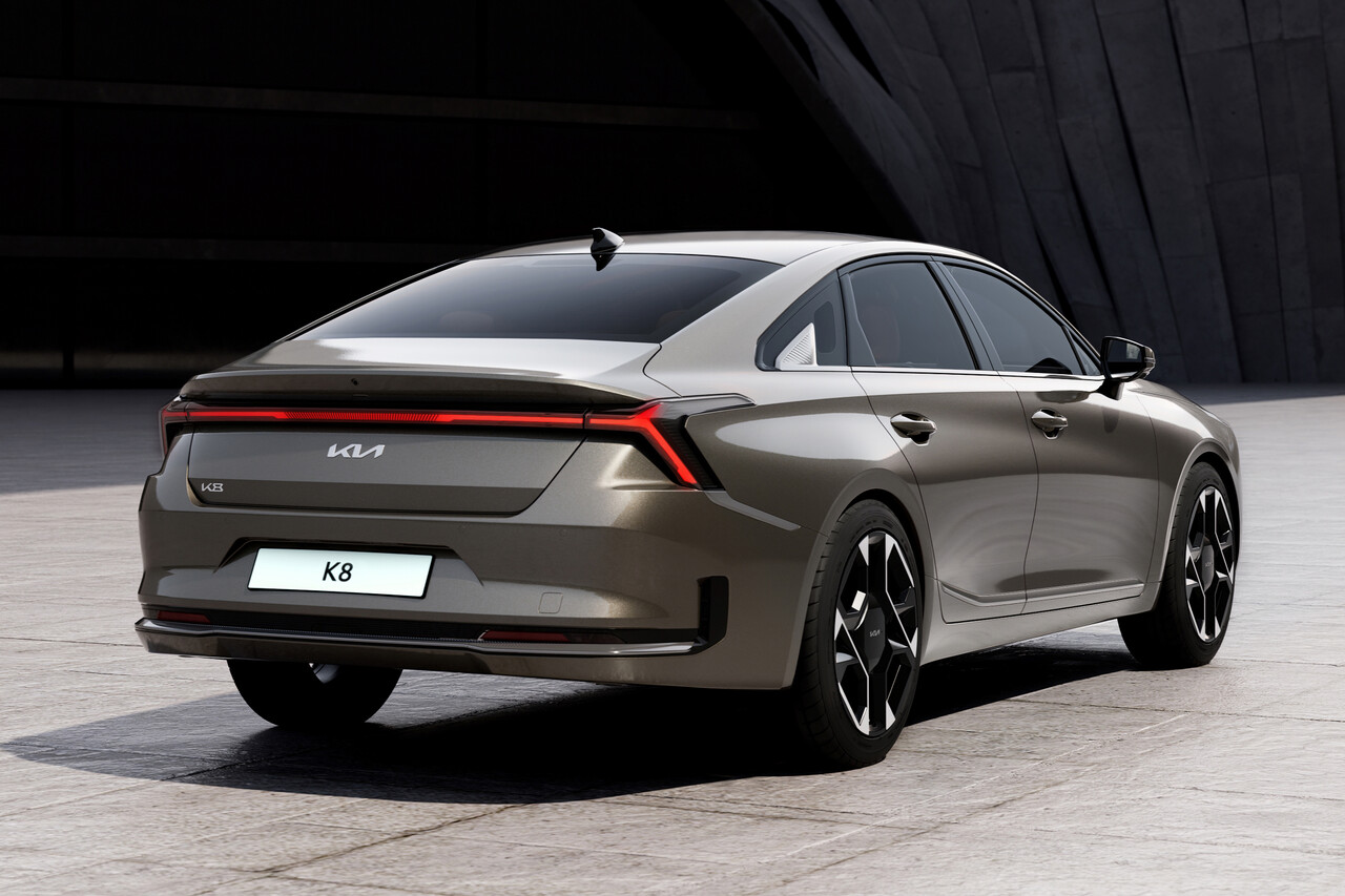 "와 미친, 400만 원이나 올랐네"... 기아 신형 K8, 오늘부터 사전계약 실시
