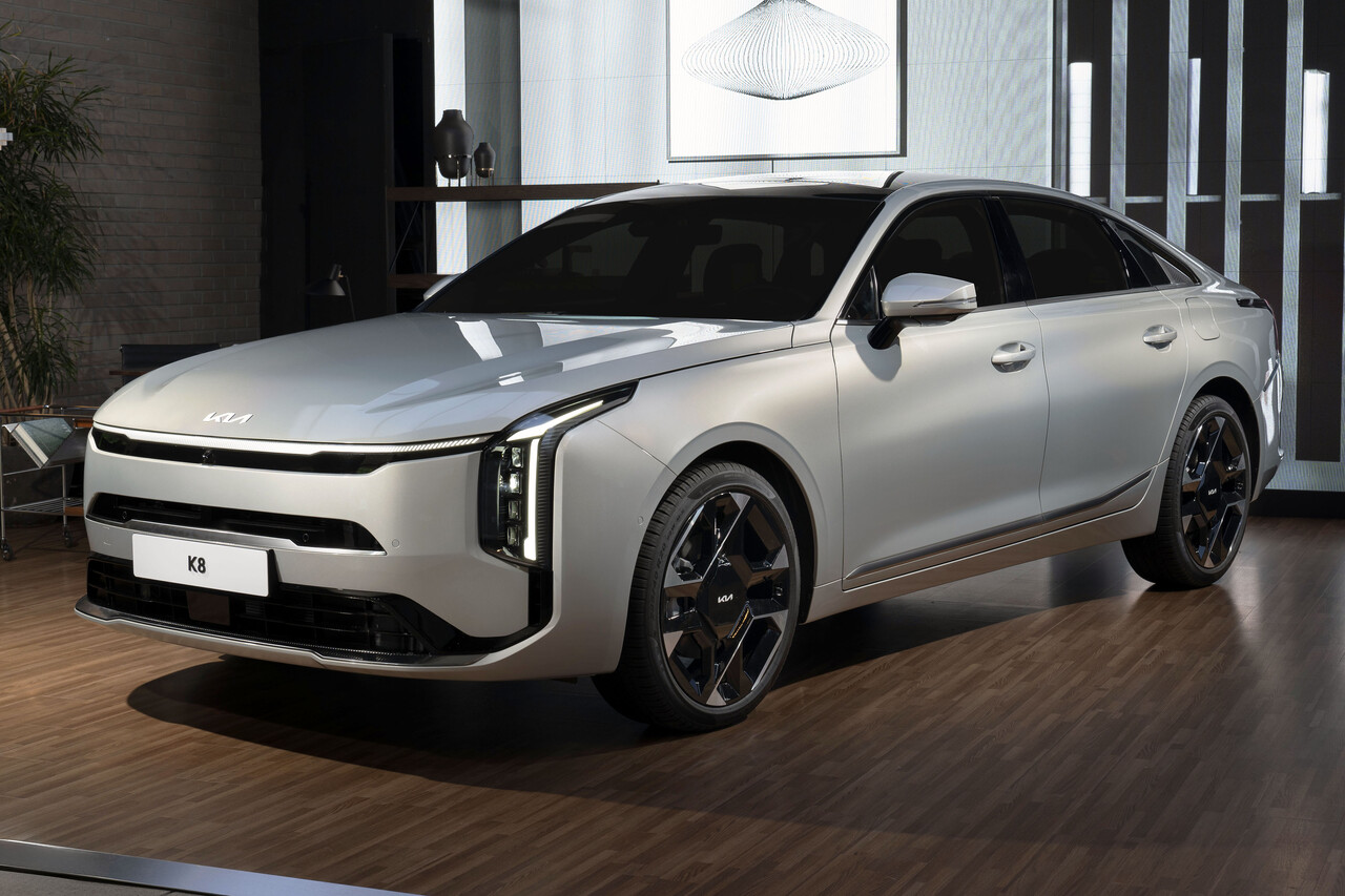 "와 미친, 400만 원이나 올랐네"... 기아 신형 K8, 오늘부터 사전계약 실시