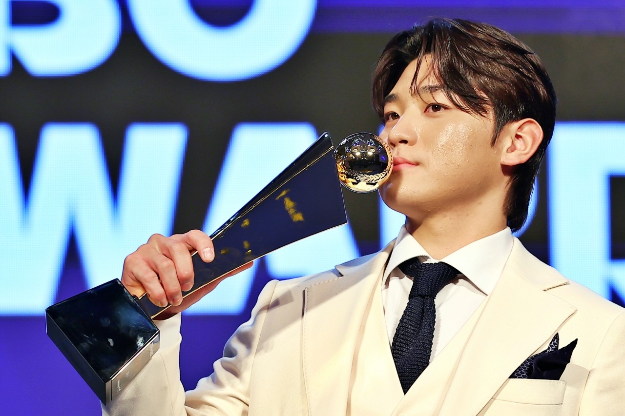 "EV3 이어 EV9"... MVP 김도영, 차만 두 대 받았다