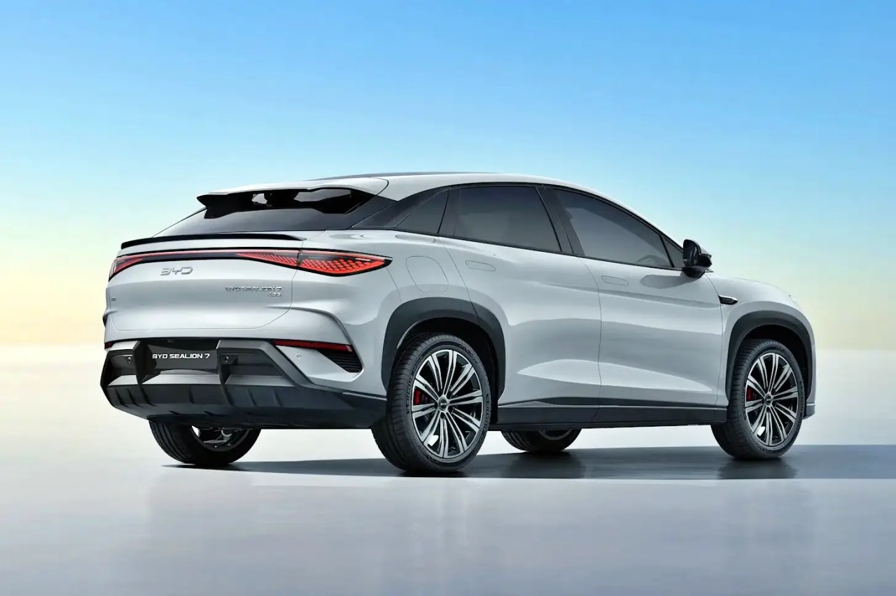 "쏘렌토급이 이래?"... BYD 중형 SUV, 가격 공개에 '난리'