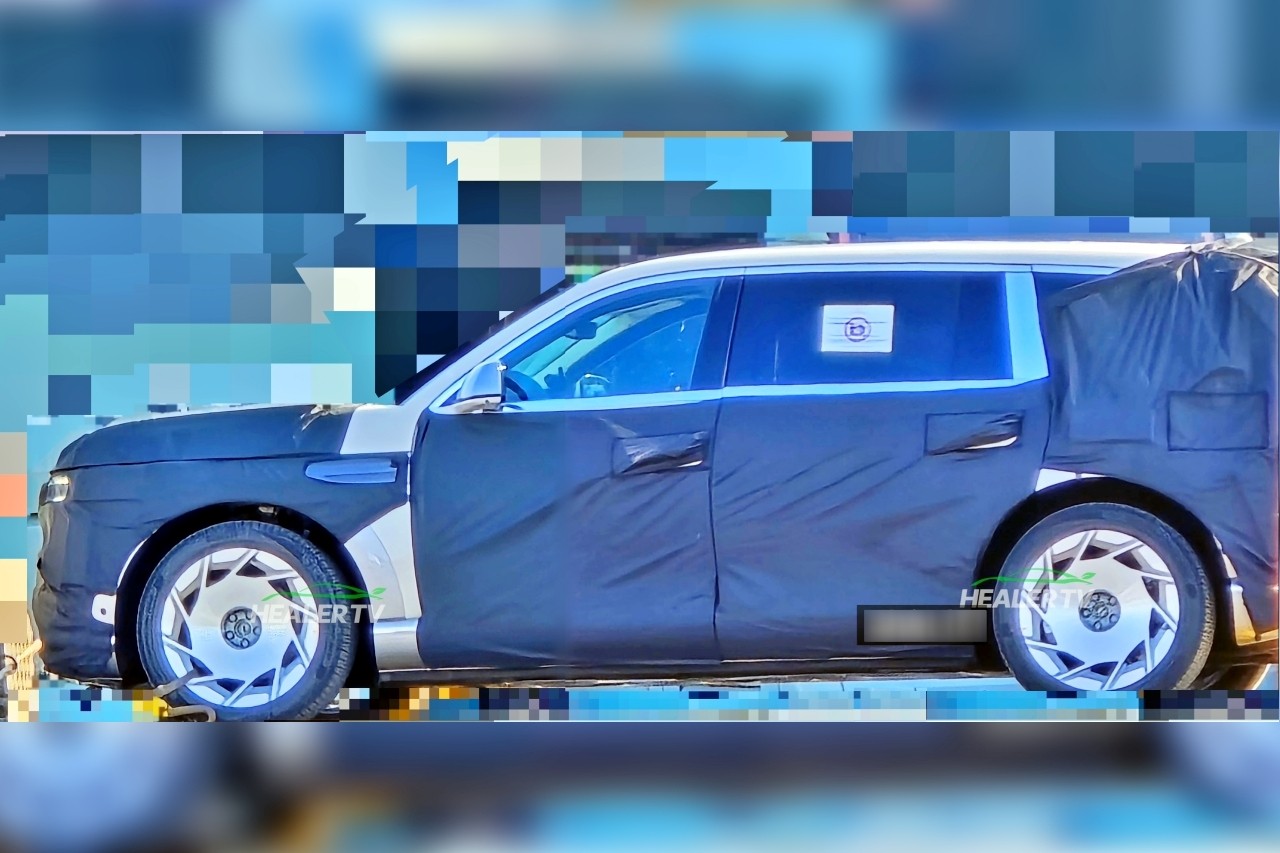 "덩치부터 남달라".... 제네시스 GV90, 국내 도로에서 최초 포착