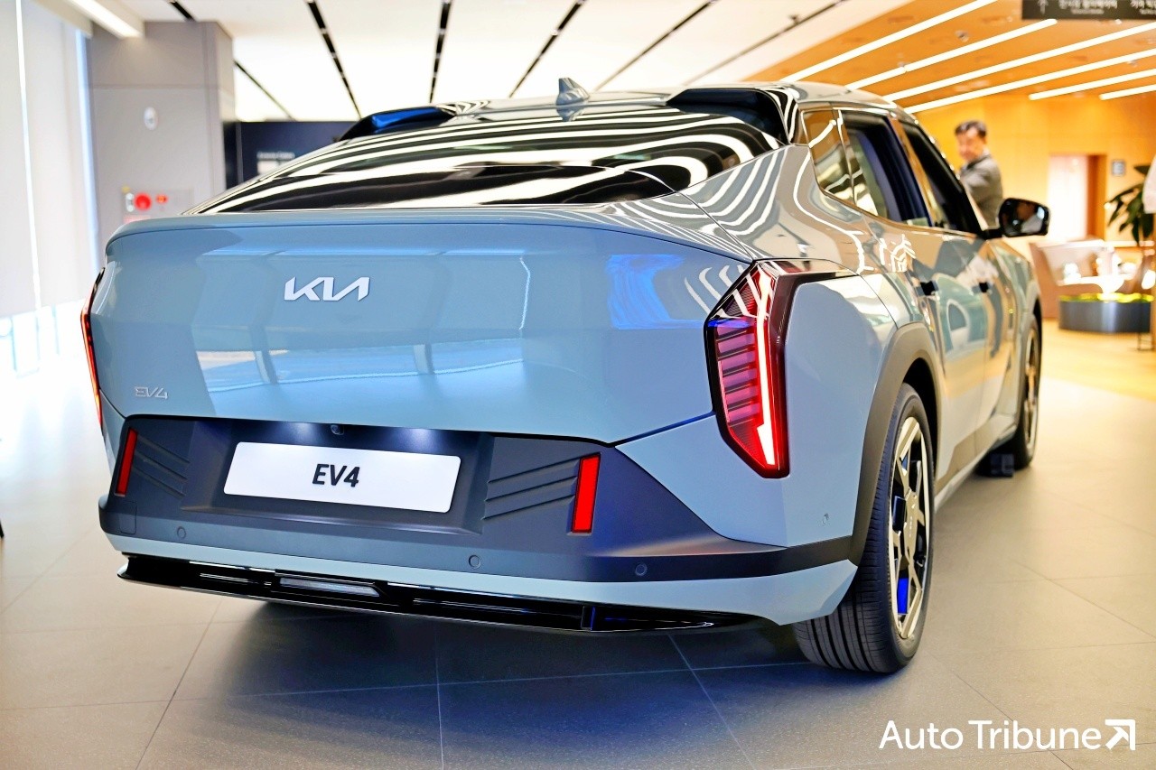 [현장] "옵션 구성 놀라워"... 기아 EV4, 4천만 원대 최강 EV 도전!