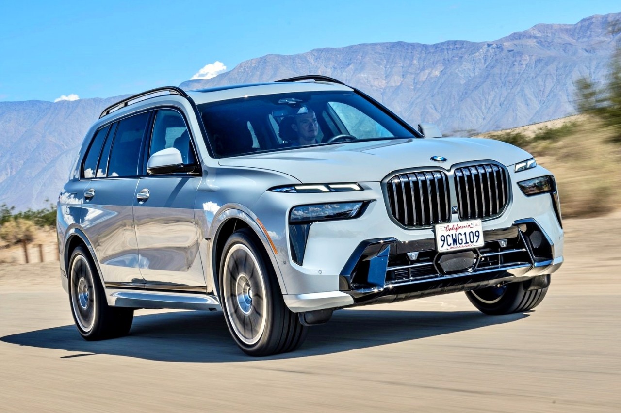 "삼각별도 속수무책"... 벤츠 GLS, BMW X7에 완패 하나?