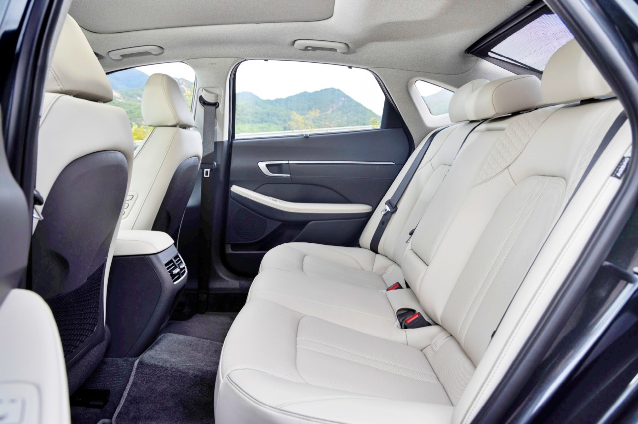 "실연비 24km/L"... 즉시 출고 하이브리드 세단, 가격 2천만 원대?